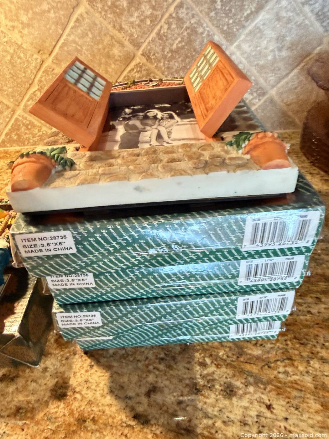 Decorative photo frames, 7 pieces | Maxsold