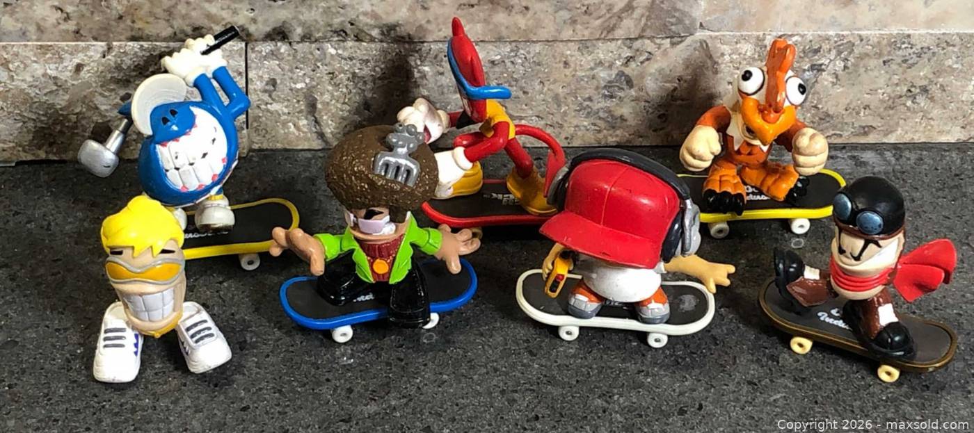 Lot of 7 Tech Deck Dudes fingerboard figures | Maxsold