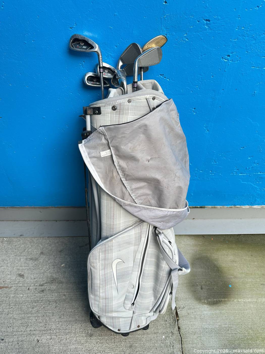 Kamui Pro 301 Epsilon Sole irons with bag | Maxsold