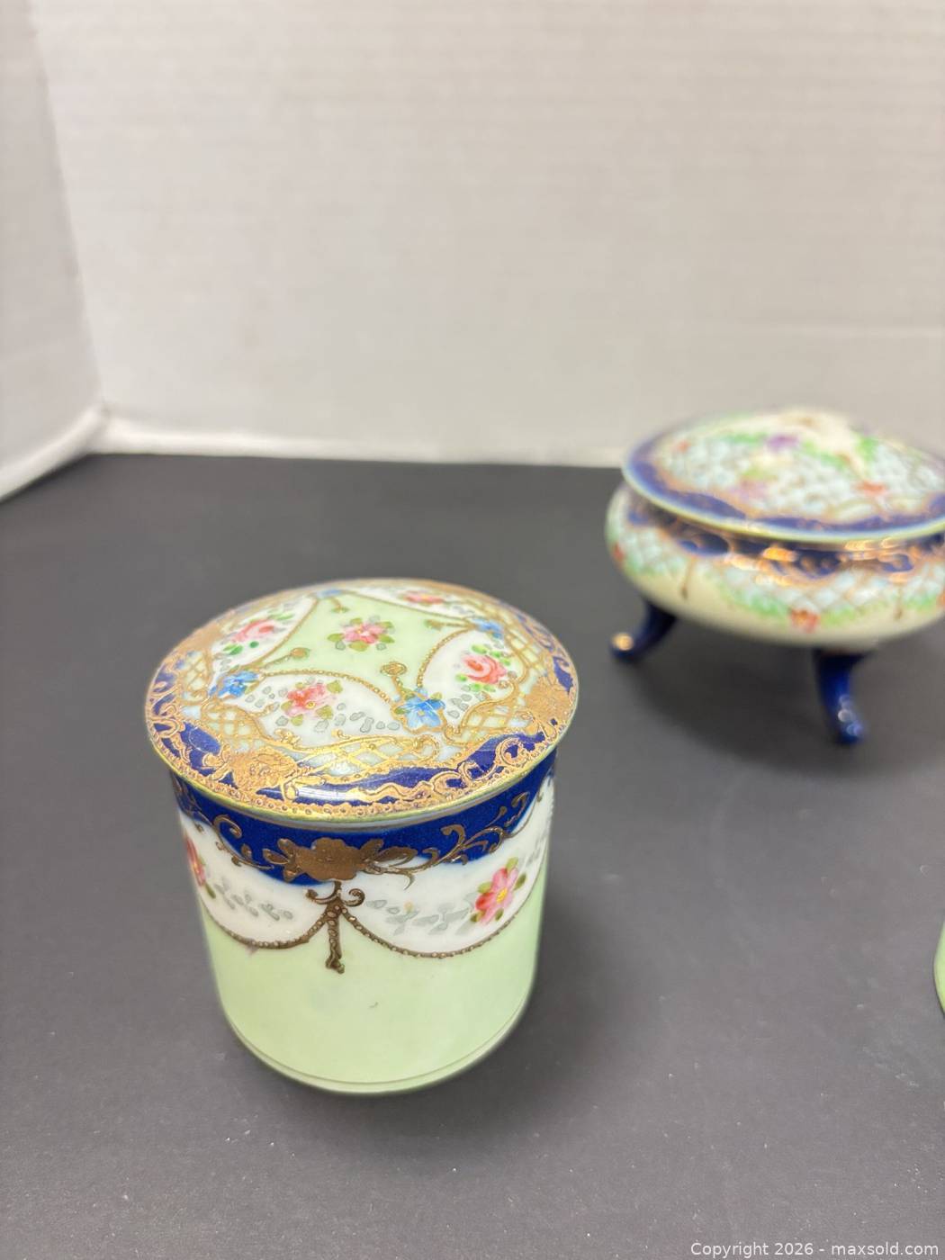 H&S hand-painted porcelain vanity set | Maxsold