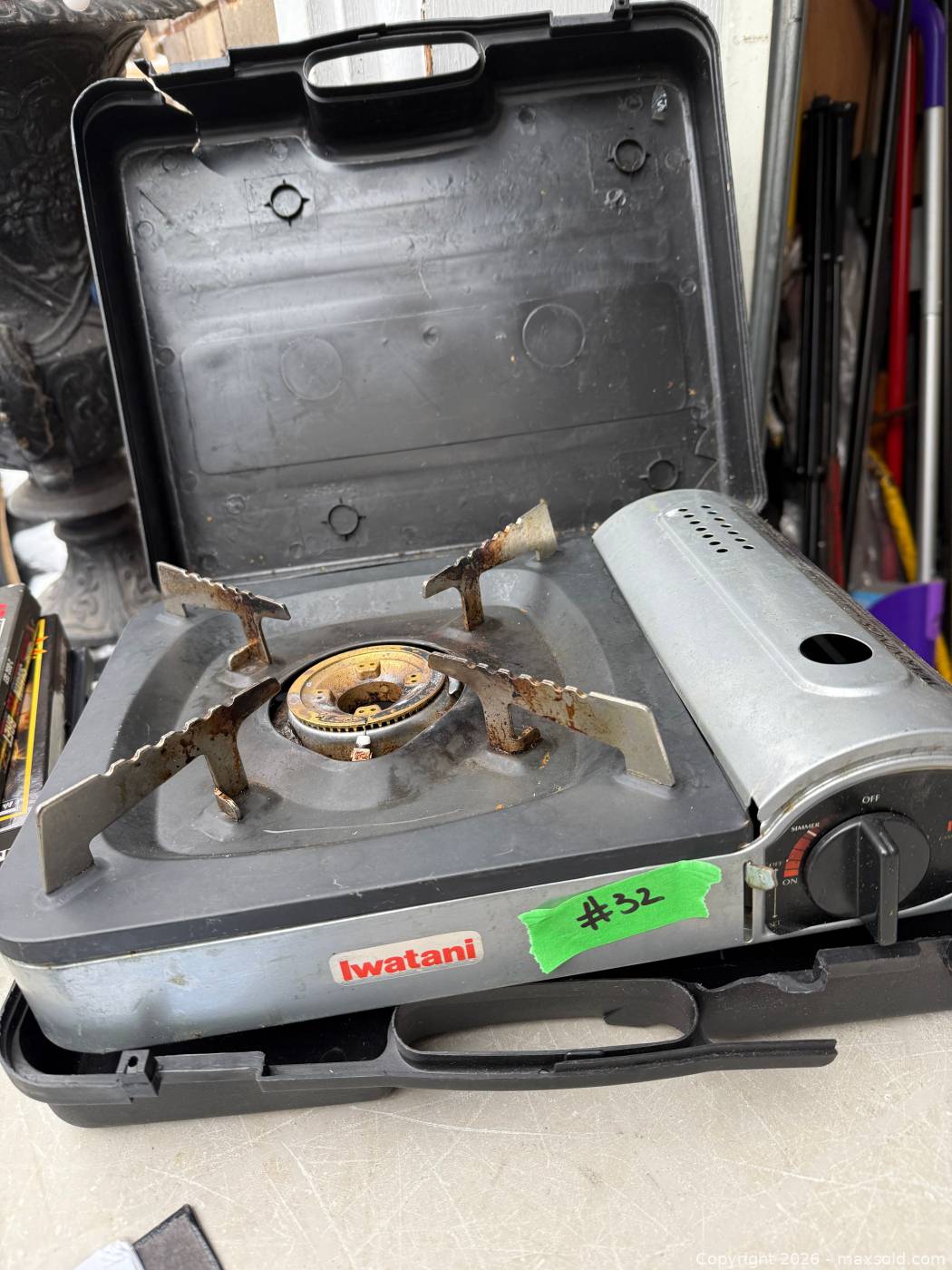 Iwatani portable butane stove with case | Maxsold