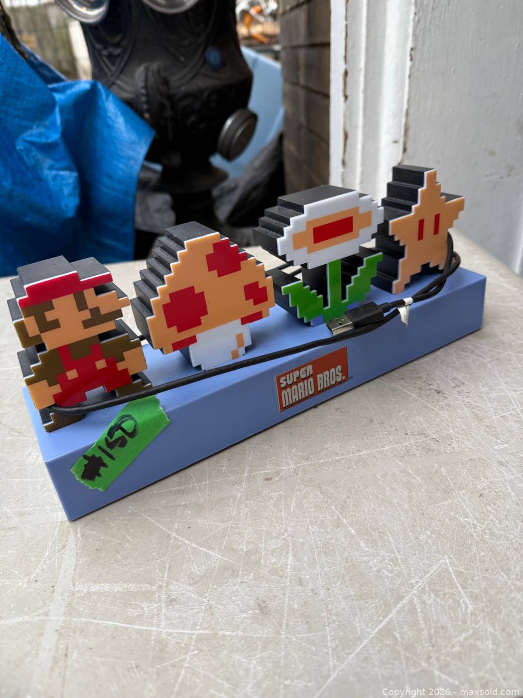 Super Mario Bros. pixel light | Maxsold