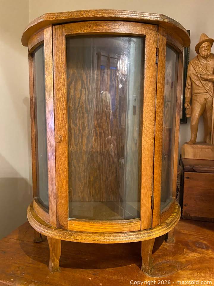 Vintage curved glass oak display case | Maxsold
