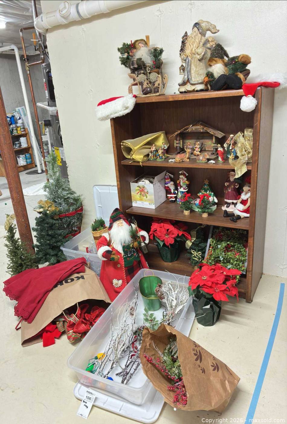 Assorted Christmas and holiday decor 30+ pcs | Maxsold