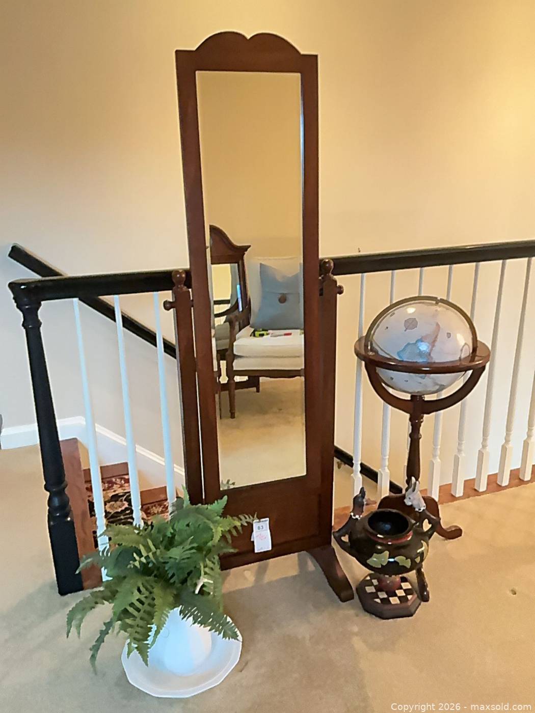 Vintage mirror, globe and decor pieces | Maxsold