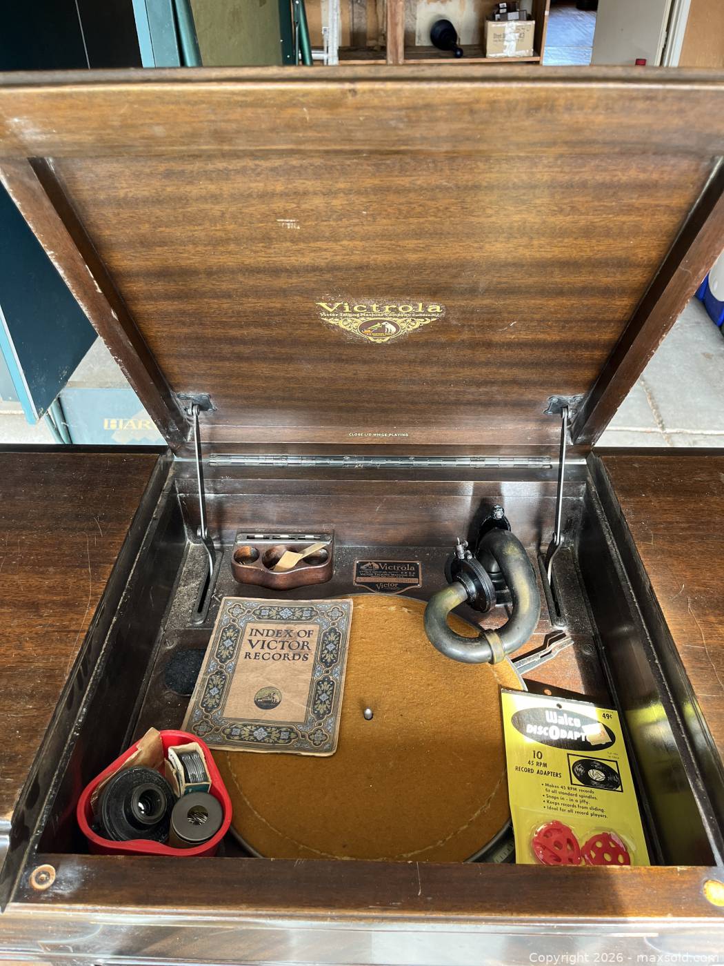 Victor Victrola floor phonograph cabinet | Maxsold