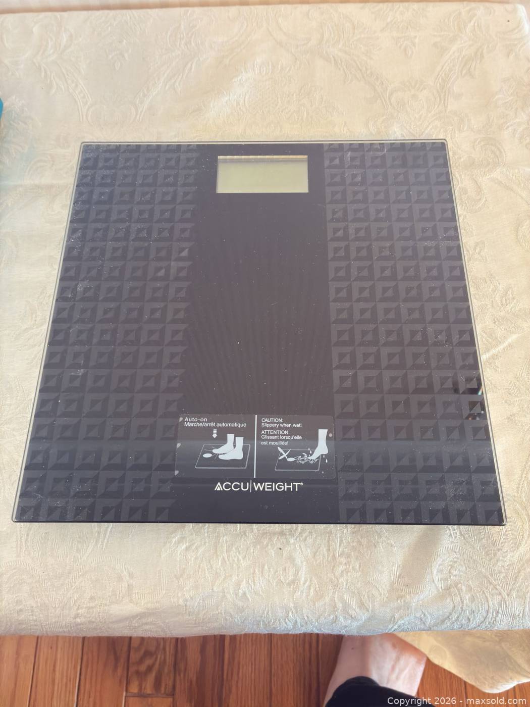 AccuWeight digital glass bathroom scale | Maxsold