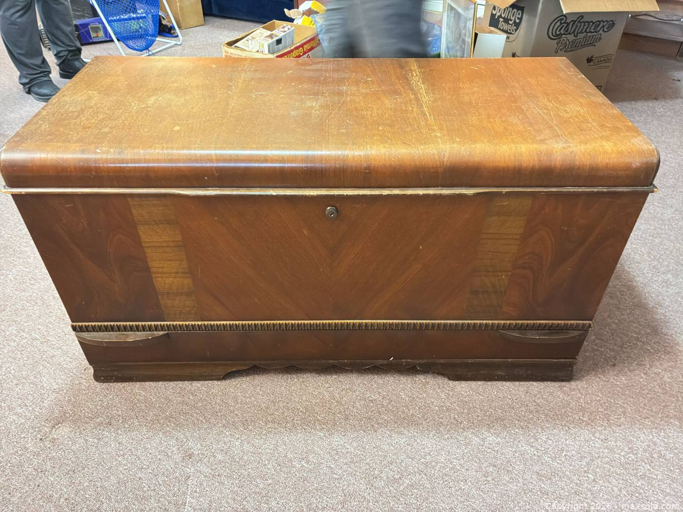 Honderich cedar hope chest | Maxsold