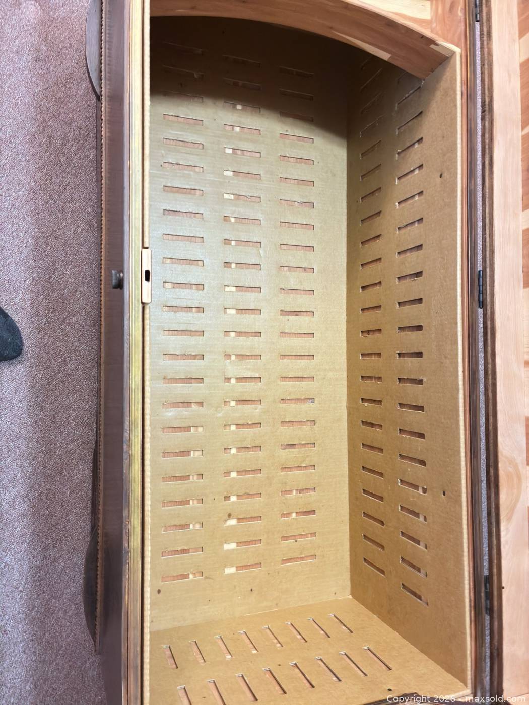 Honderich cedar hope chest | Maxsold