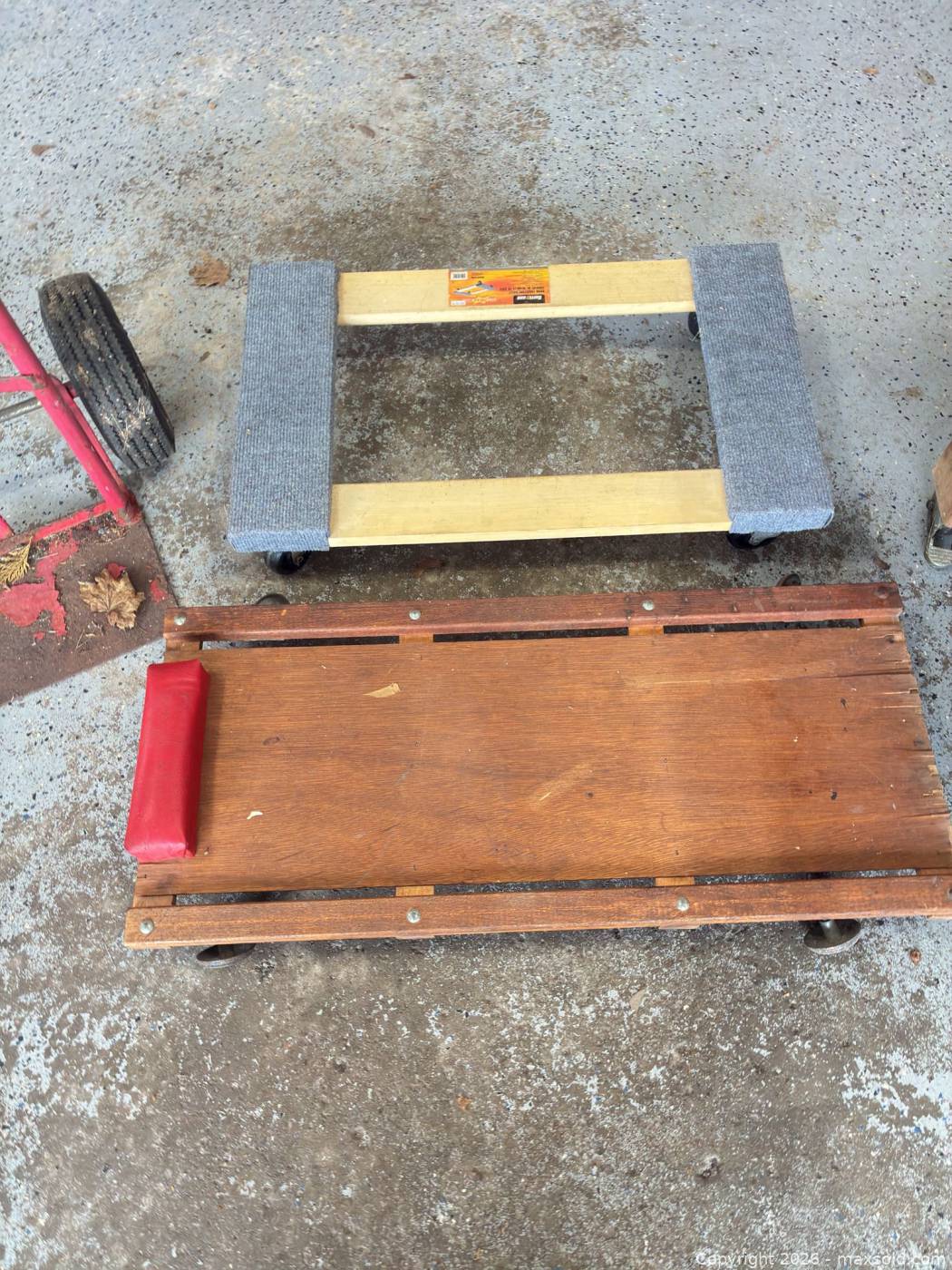 Hand truck, two furniture dollies, rolling workbench with vise | Maxsold