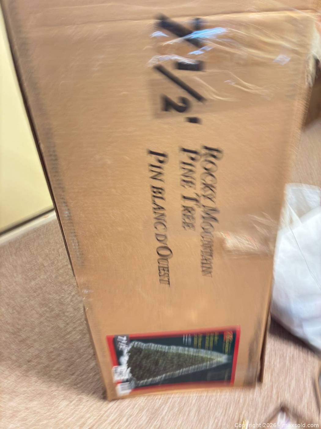 Christmas Décor Lot w/ 7.5 ft Tree | Maxsold