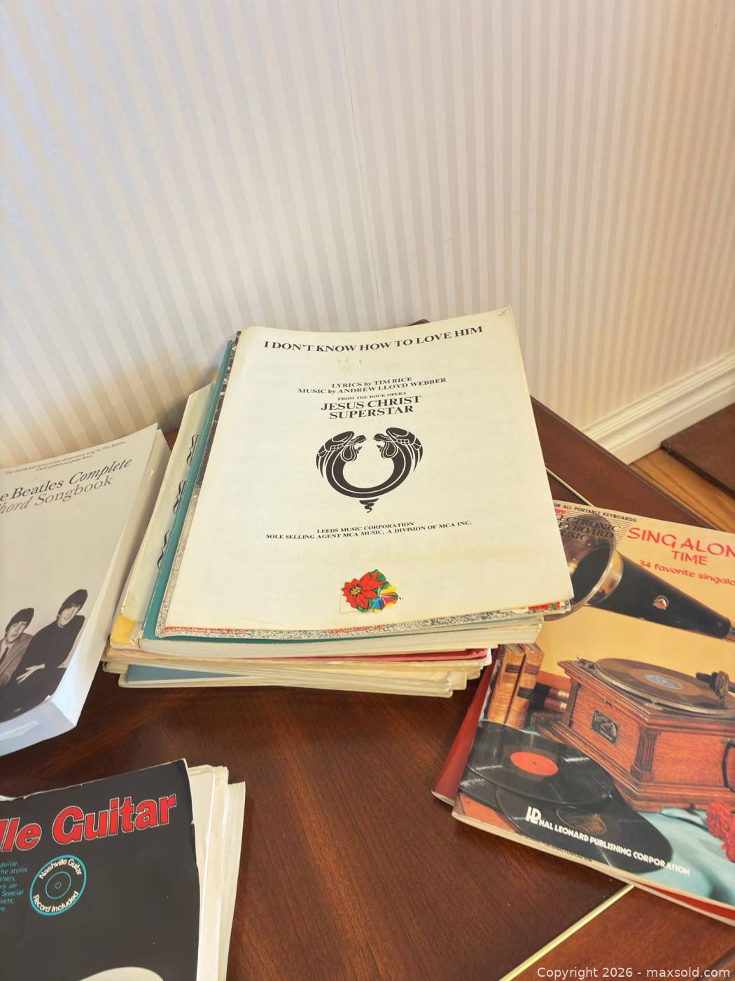 Sheet music and guitar songbooks, 40+ | Maxsold