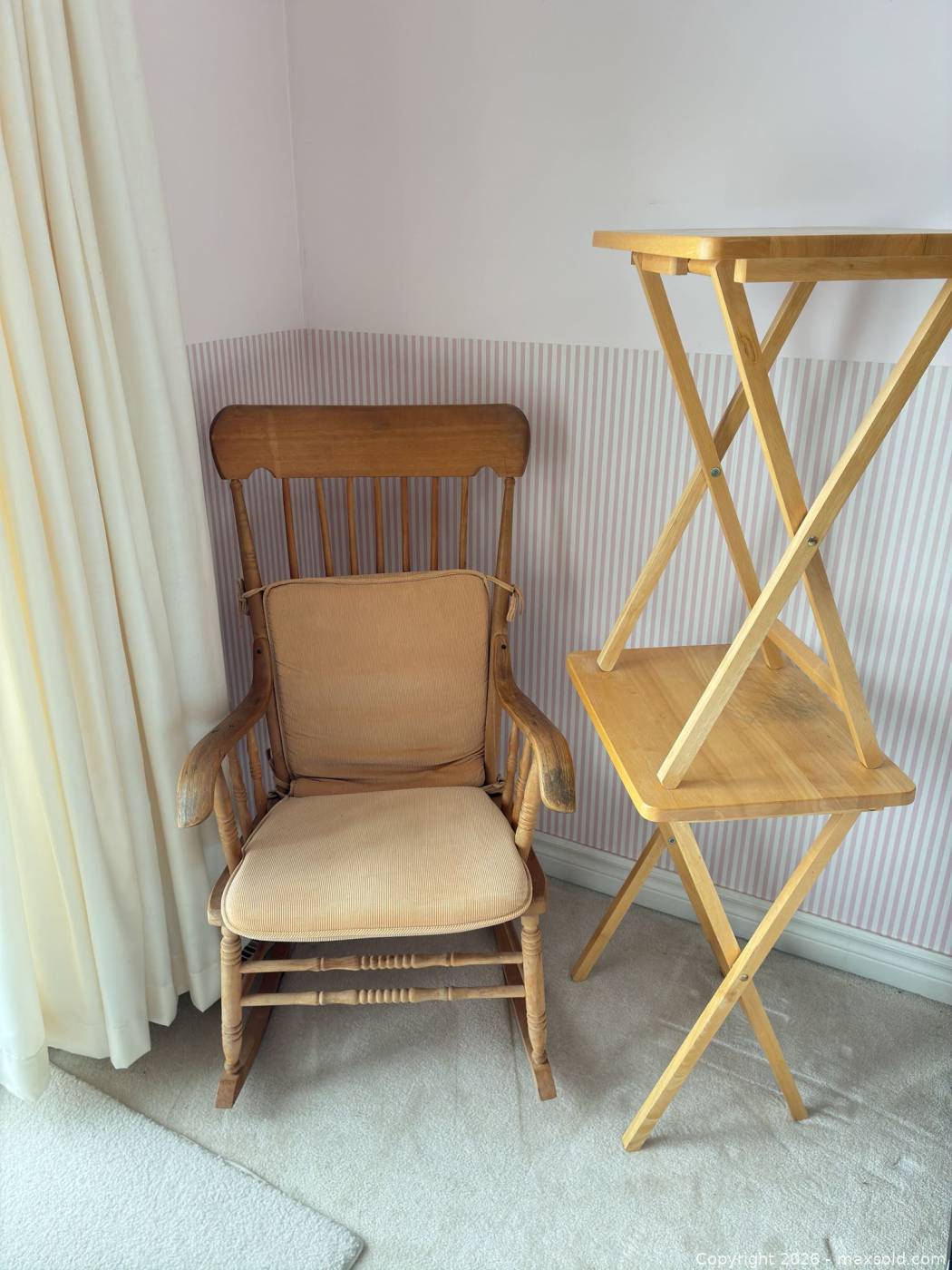 Oak spindle-back rocking chair with two folding tray tables | Maxsold