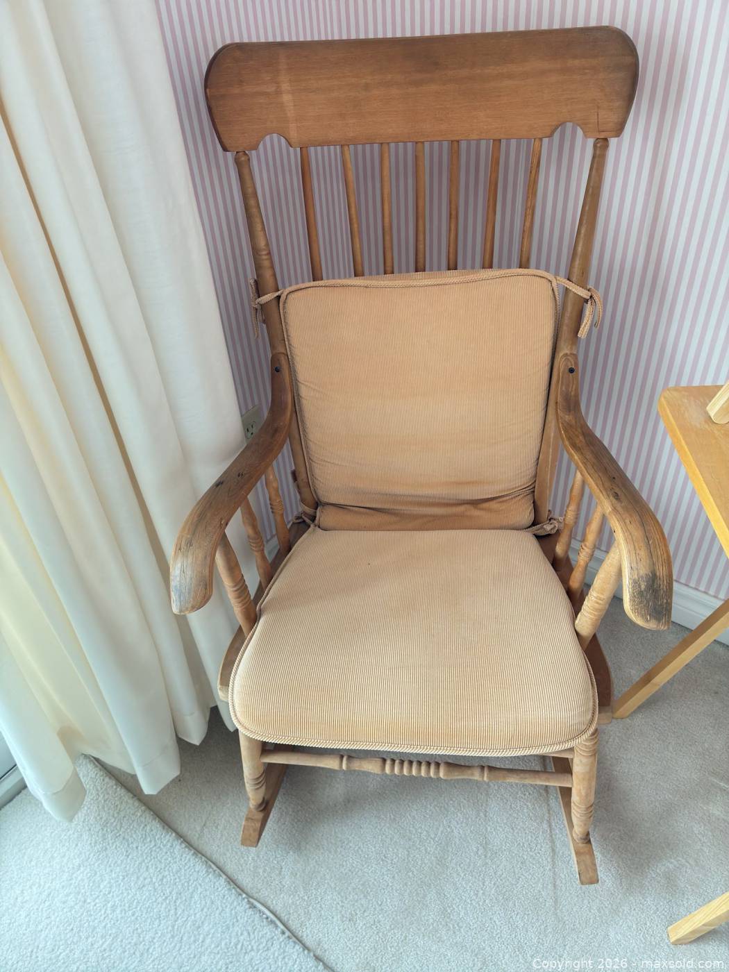 Oak spindle-back rocking chair with two folding tray tables | Maxsold