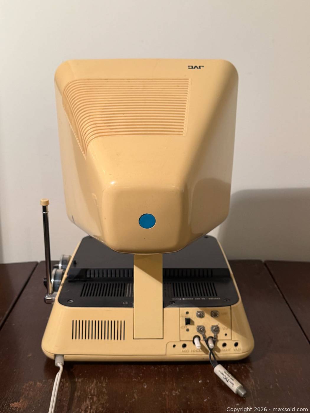 JVC Video Capsule pyramid TV/Radio 3100R | Maxsold