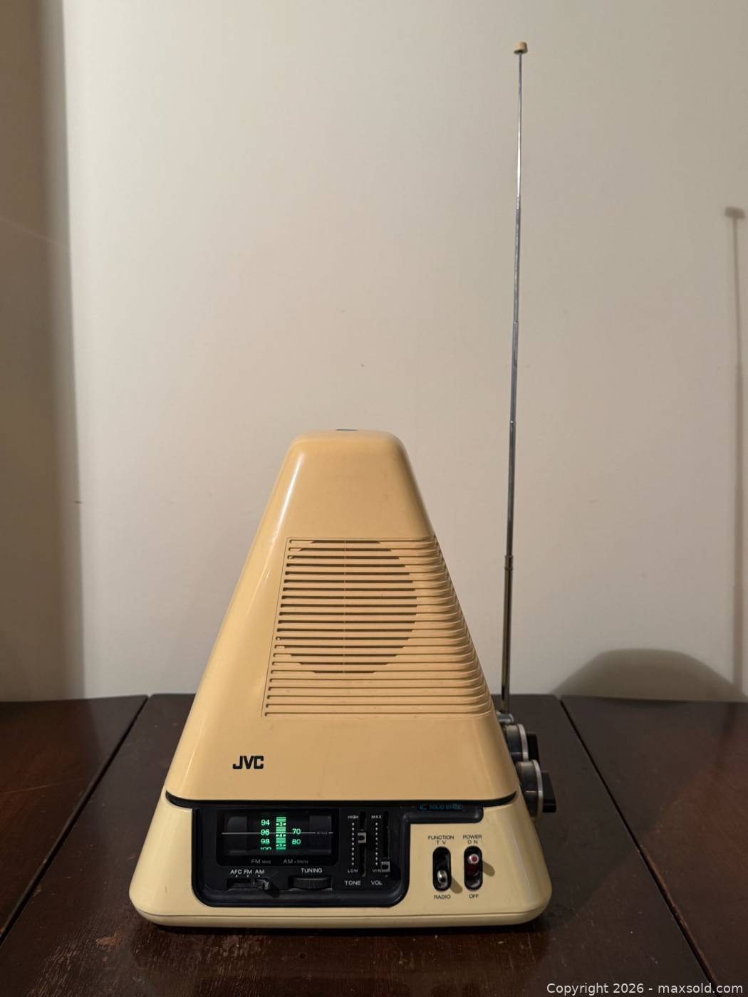 JVC Video Capsule pyramid TV/Radio 3100R | Maxsold