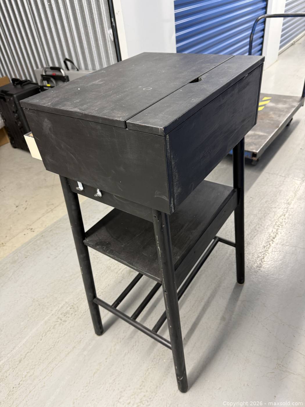 Ikea Knotten standing desk | Maxsold