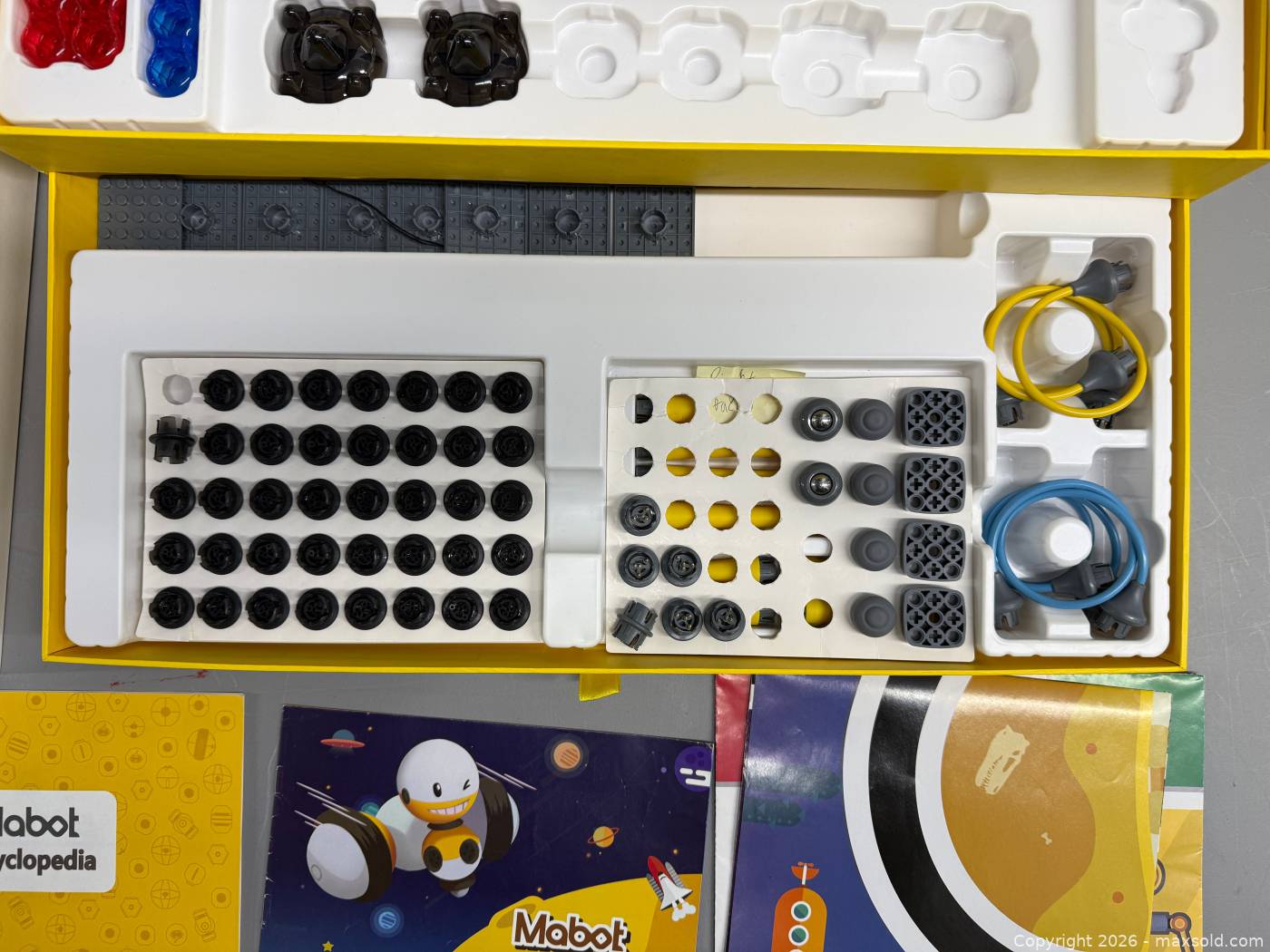 Mabot modular robotics kit with books & storage trays | Maxsold