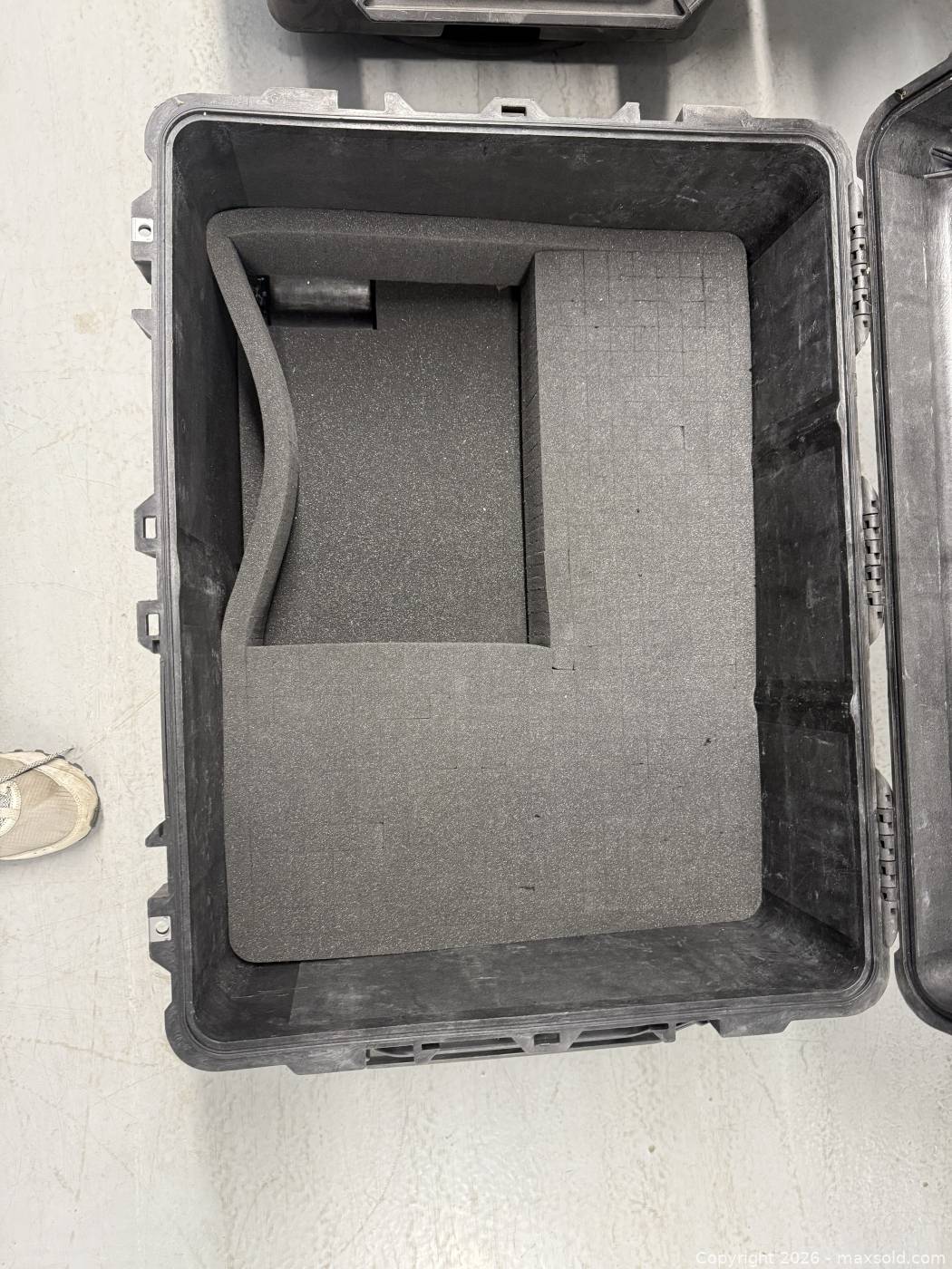 Pelican 1660 hard case with foam and wheels | Maxsold