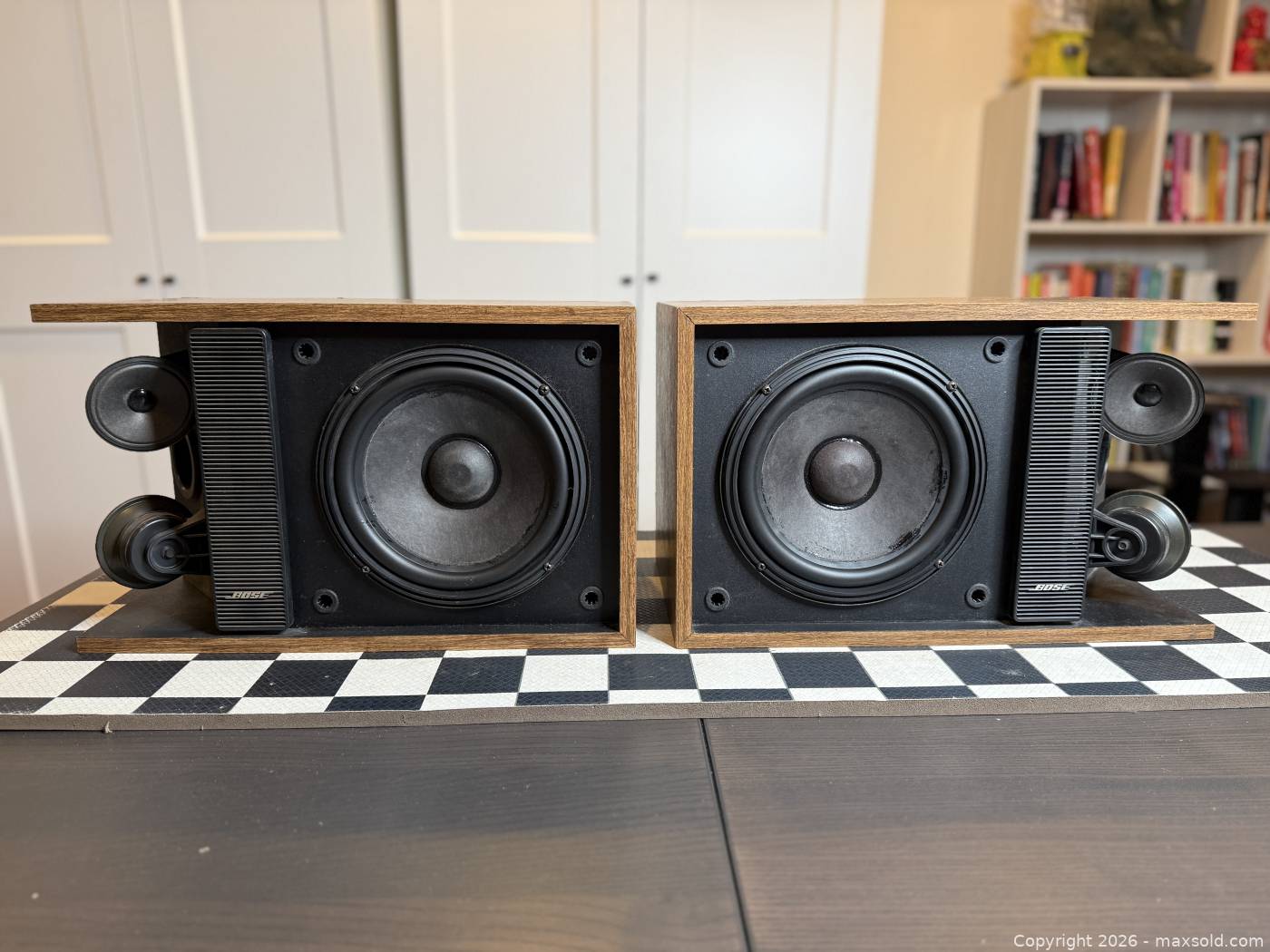 Bose 301 Series II Direct/Reflecting Speakers pair | Maxsold