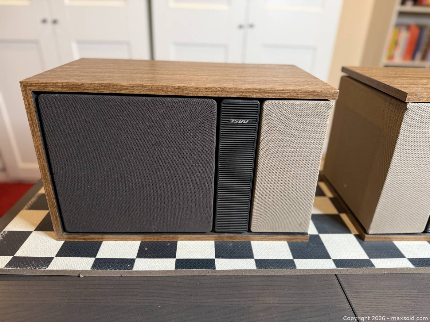 Bose 301 Series II Direct/Reflecting Speakers pair | Maxsold
