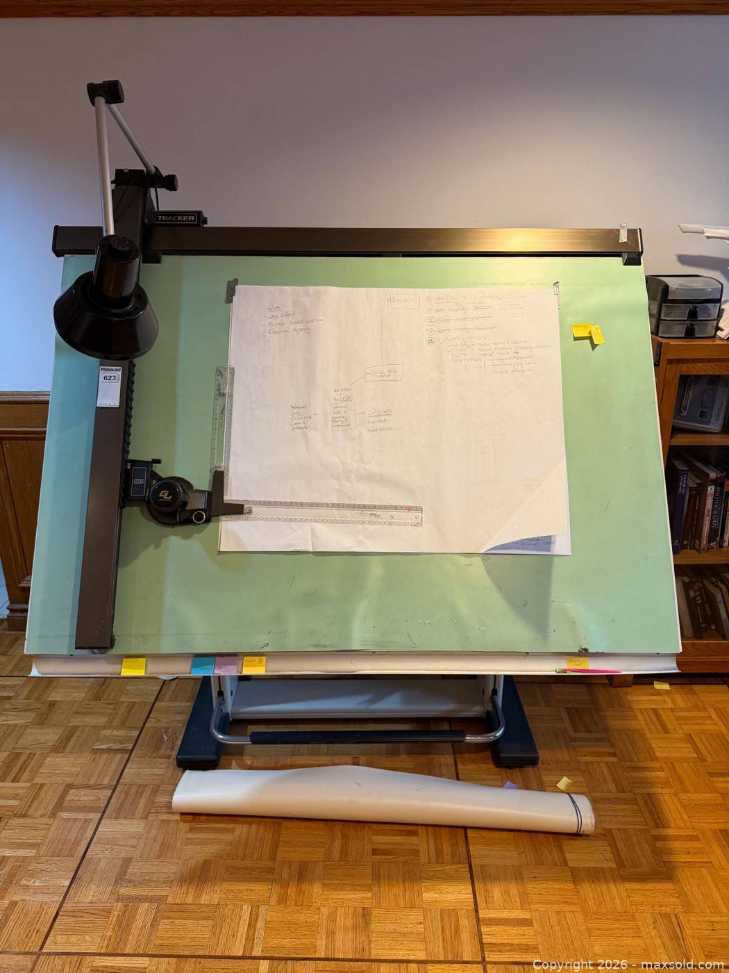 Neolt Leonar drafting table with lamp | Maxsold