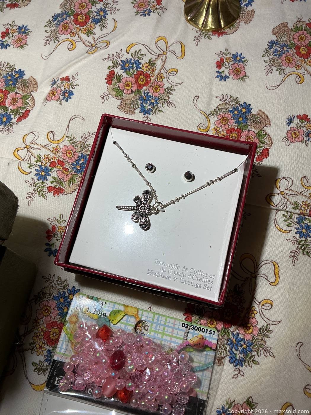 Jewelry box with assorted jewelry contents | Maxsold