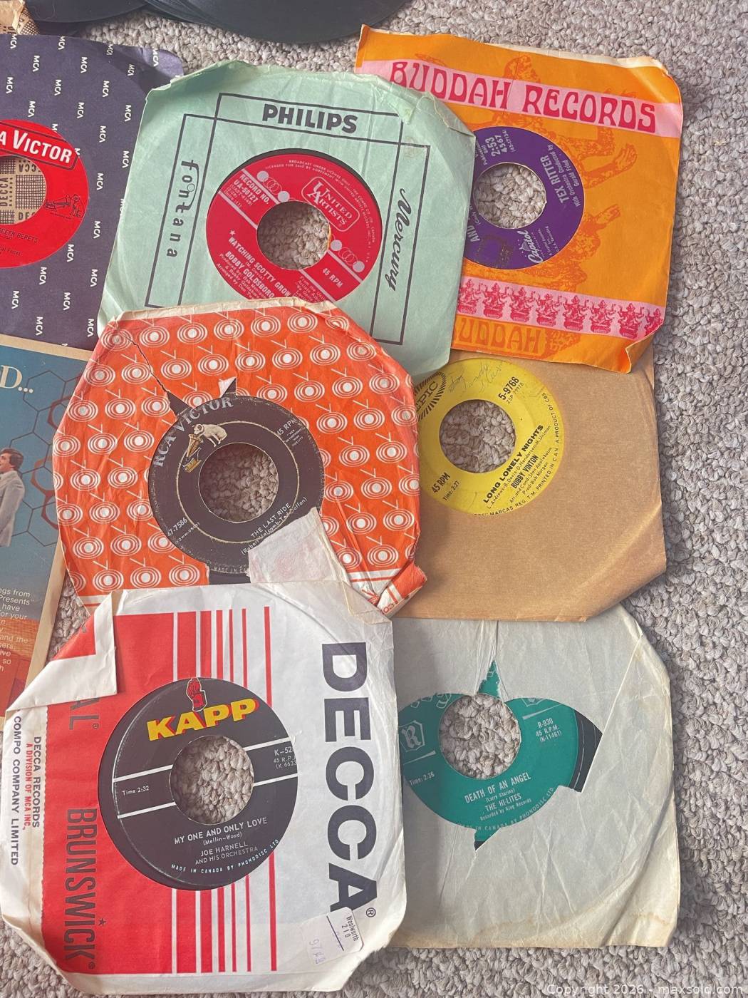 Vintage 7" 45 RPM vinyl singles lot | Maxsold