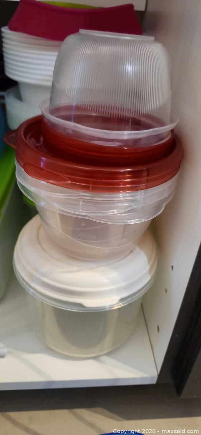 Plastic food storage, shelf riser, ice trays | Maxsold