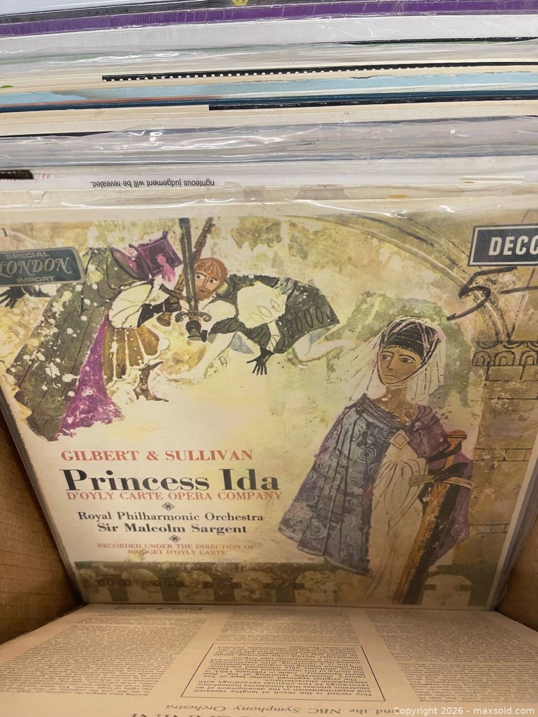 Box of vinyl record albums | Maxsold