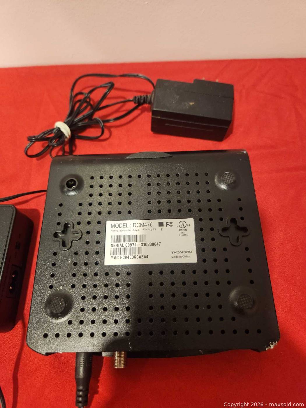 Thomson DCM476 modem and ethernet splitter | Maxsold