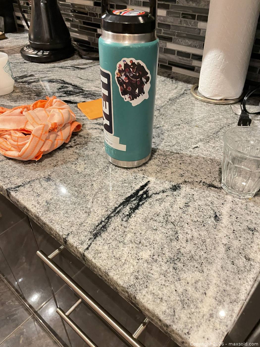 Quartz countertop, white with black veining, polished | Maxsold