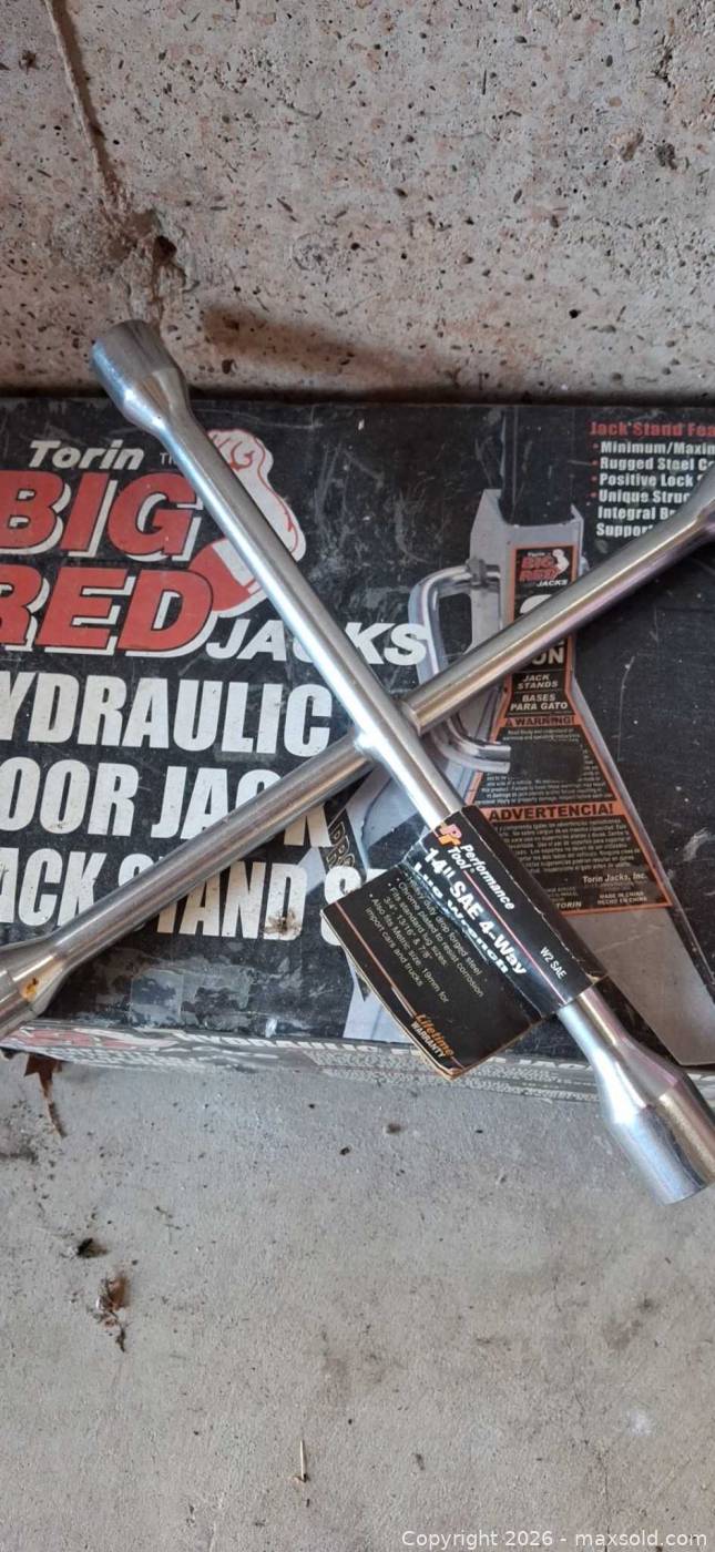 Torin Big Red hydraulic floor jack, 4-way lug wrench, plastic wheel ...