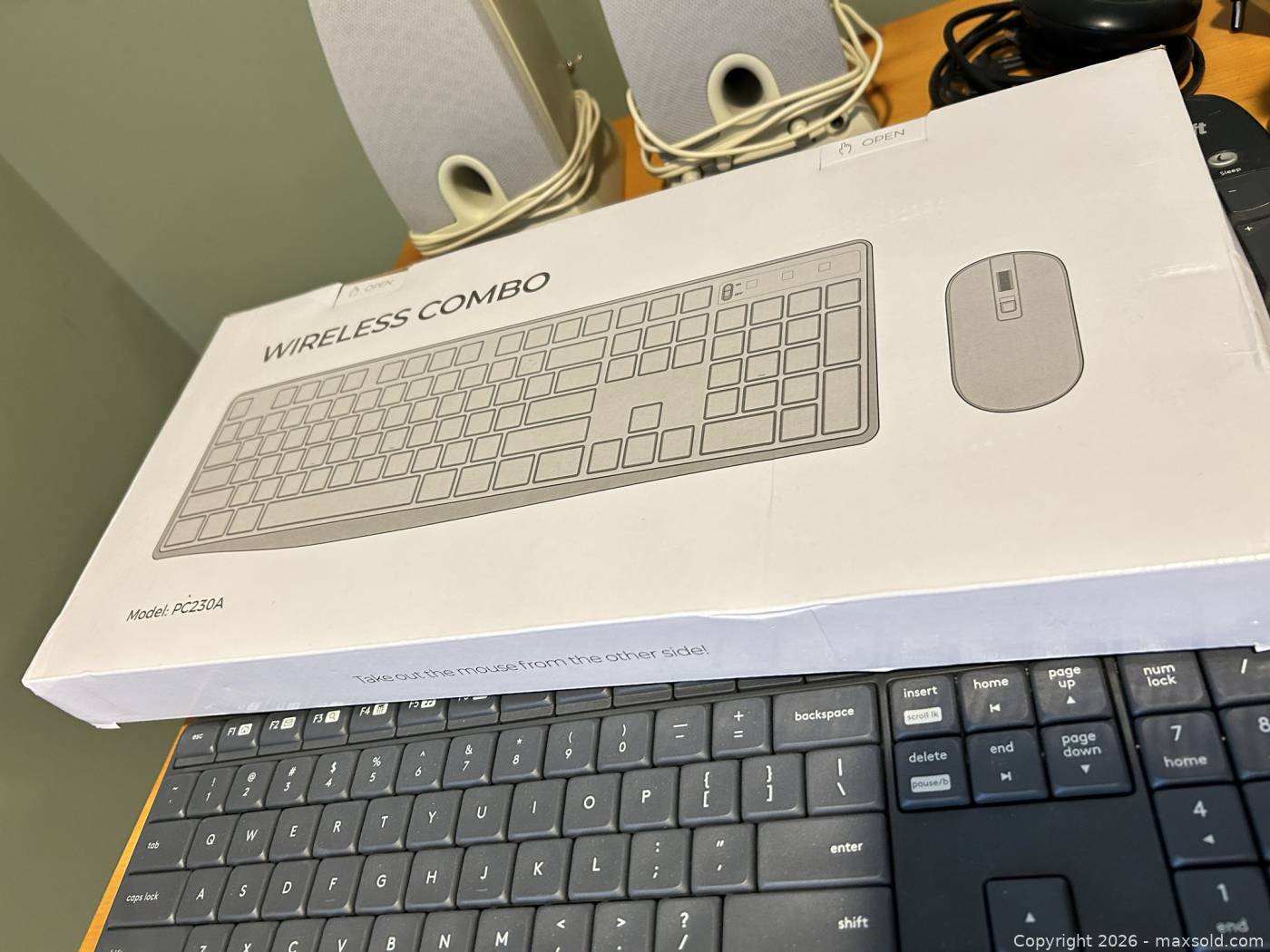Logitech keyboards, wireless combo, speakers | Maxsold