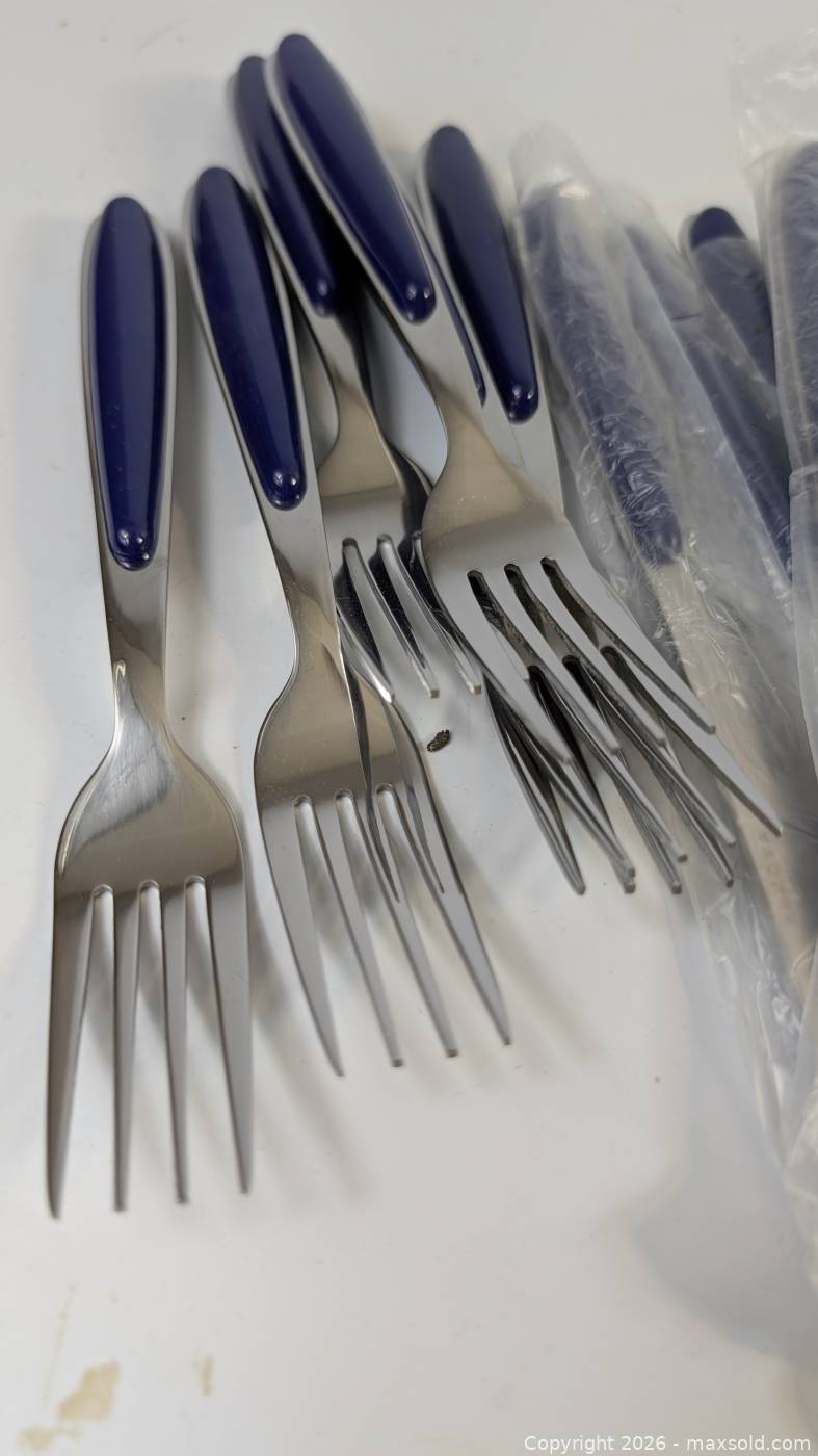 Navy acrylic-handled stainless steel cutlery set | Maxsold