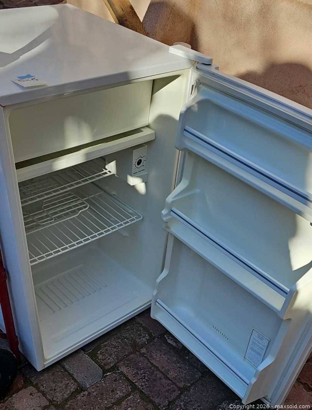 Kenmore under-counter compact refrigerator model 564.99562990 | Maxsold