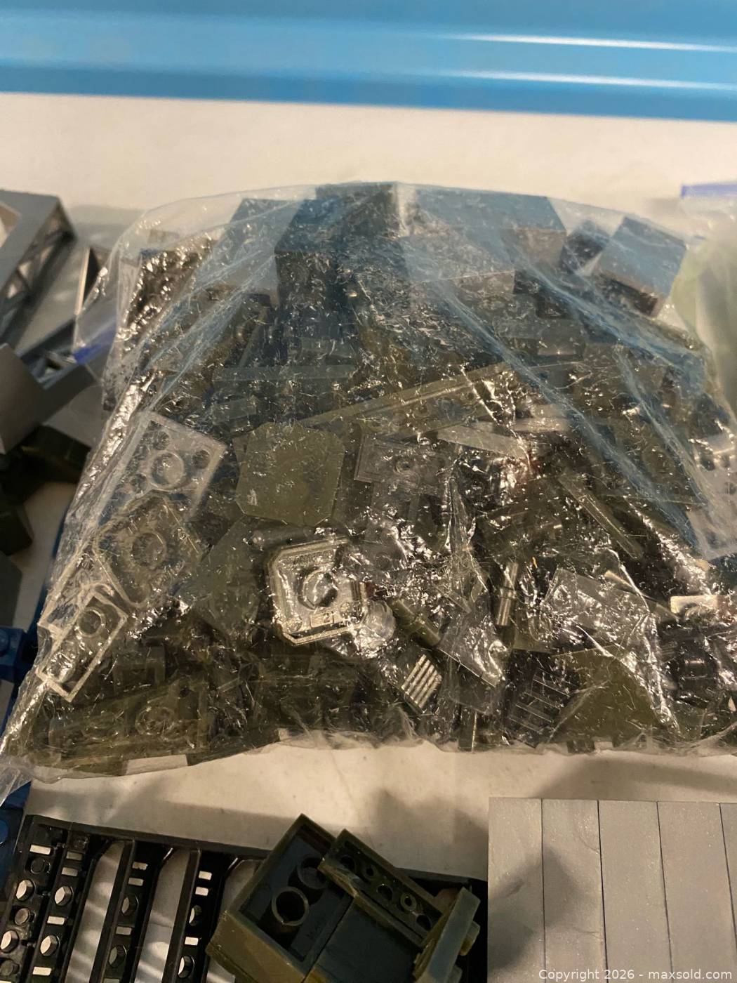 LEGO mixed parts lot | Maxsold