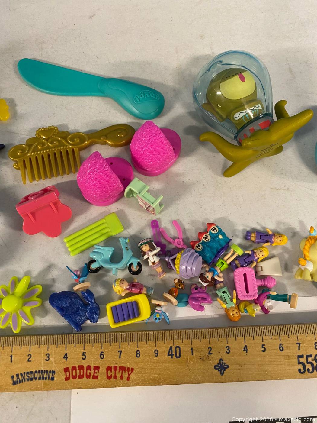 Mixed toy lot My Little Pony Kidrobot Disney | Maxsold