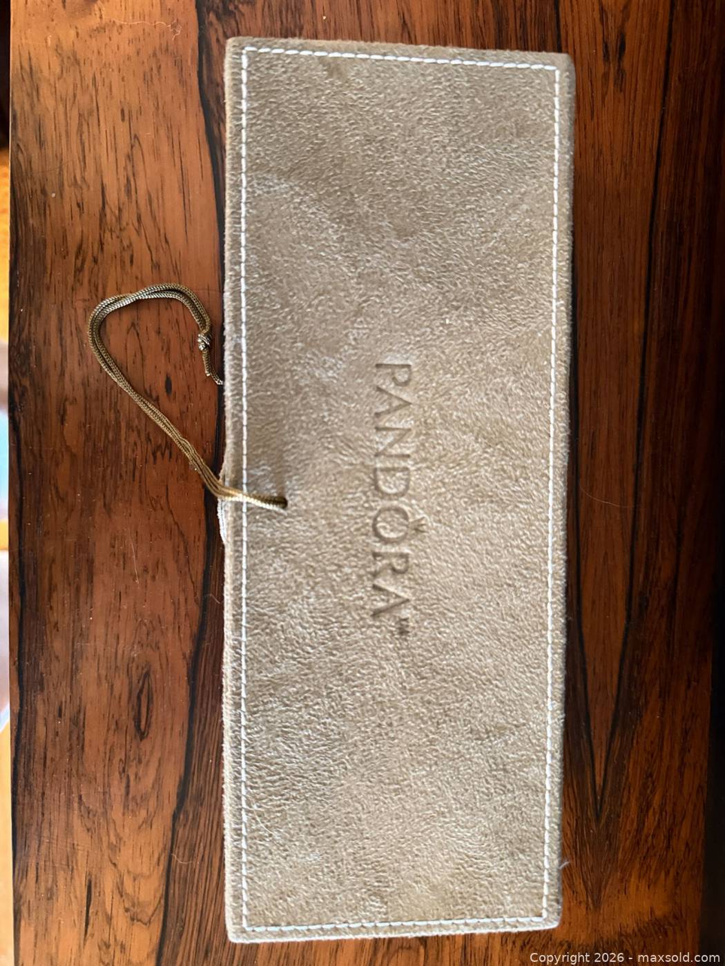 Pandora suede jewelry box | Maxsold
