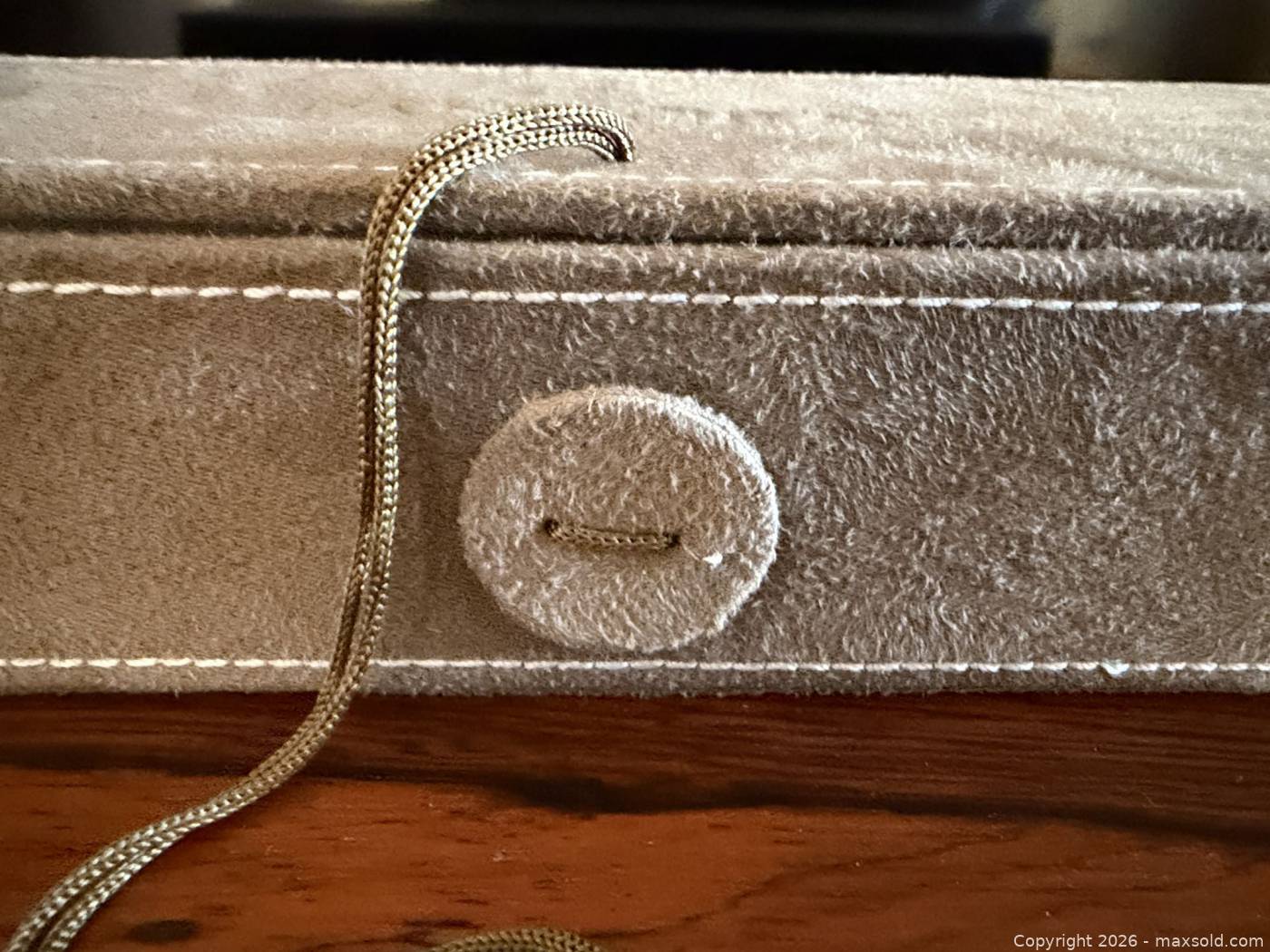 Pandora suede jewelry box | Maxsold