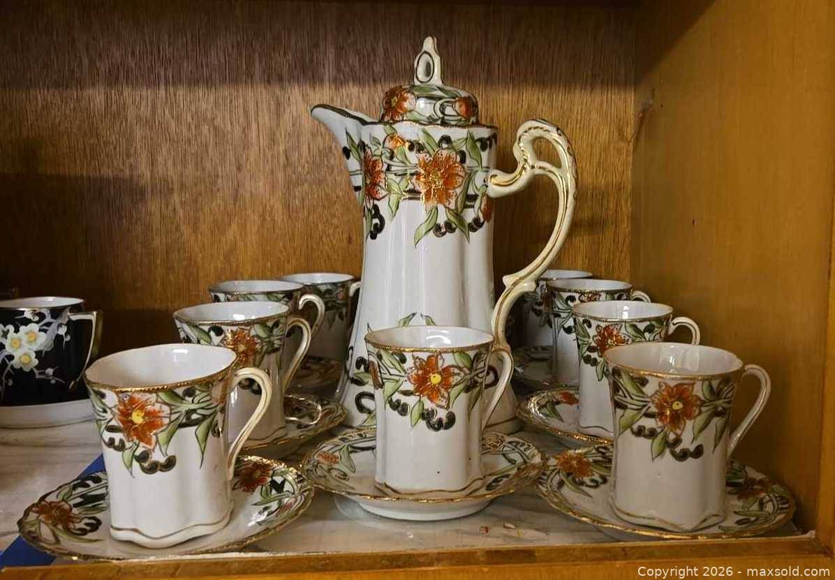 Vintage Nippon chocolate pot with 6 cups and saucers | Maxsold