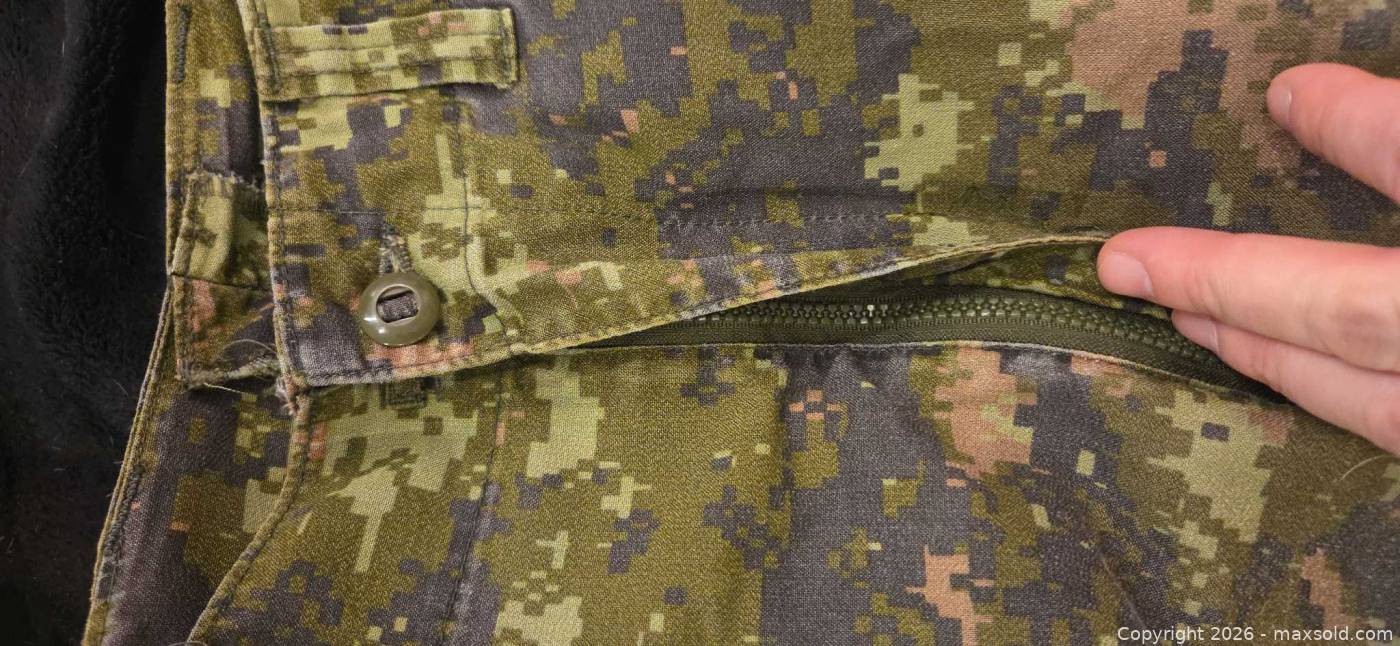 Canadian Forces CADPAT combat pants | Maxsold