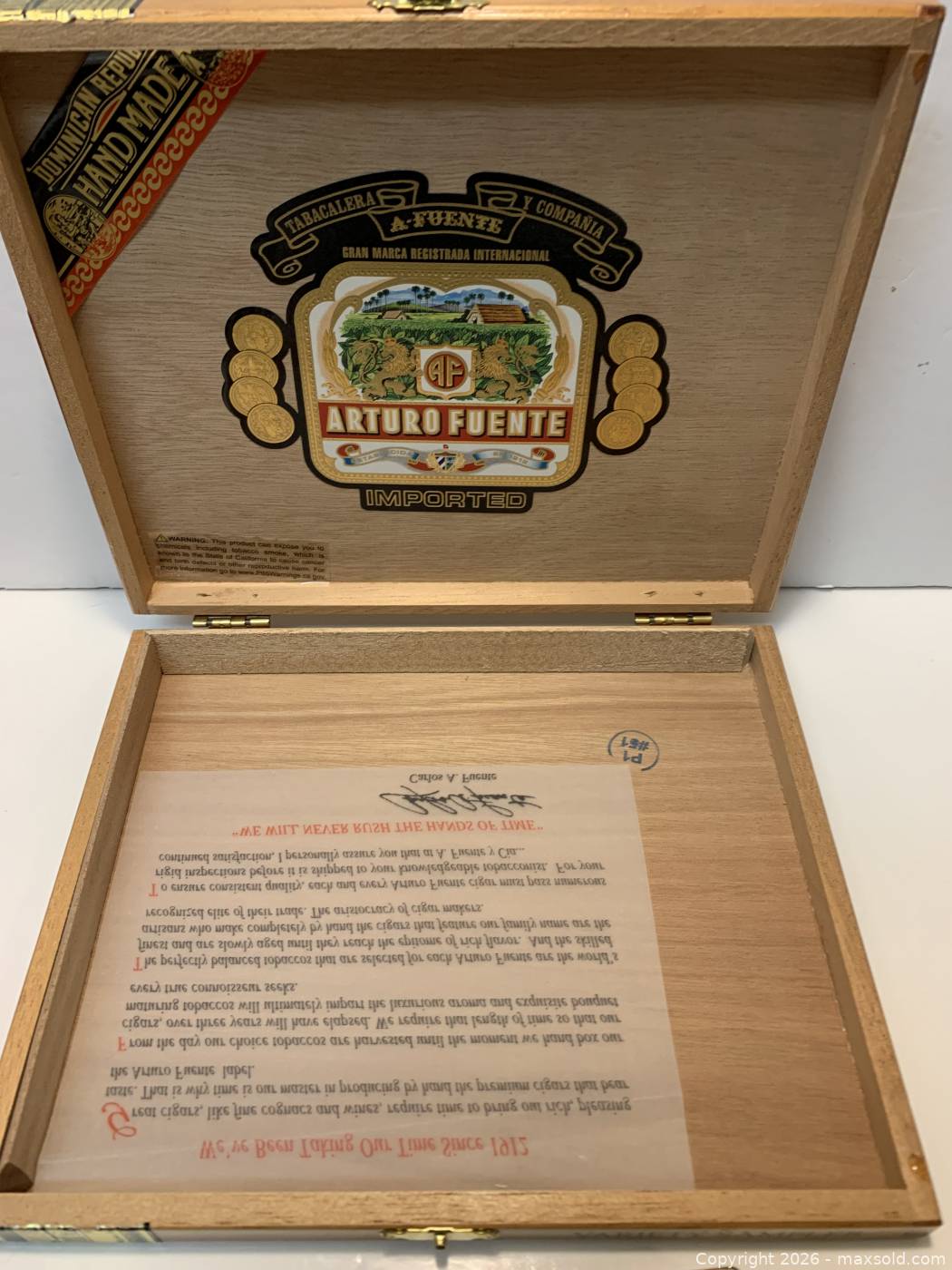Vintage cigar boxes and collectible tins, 9 | Maxsold