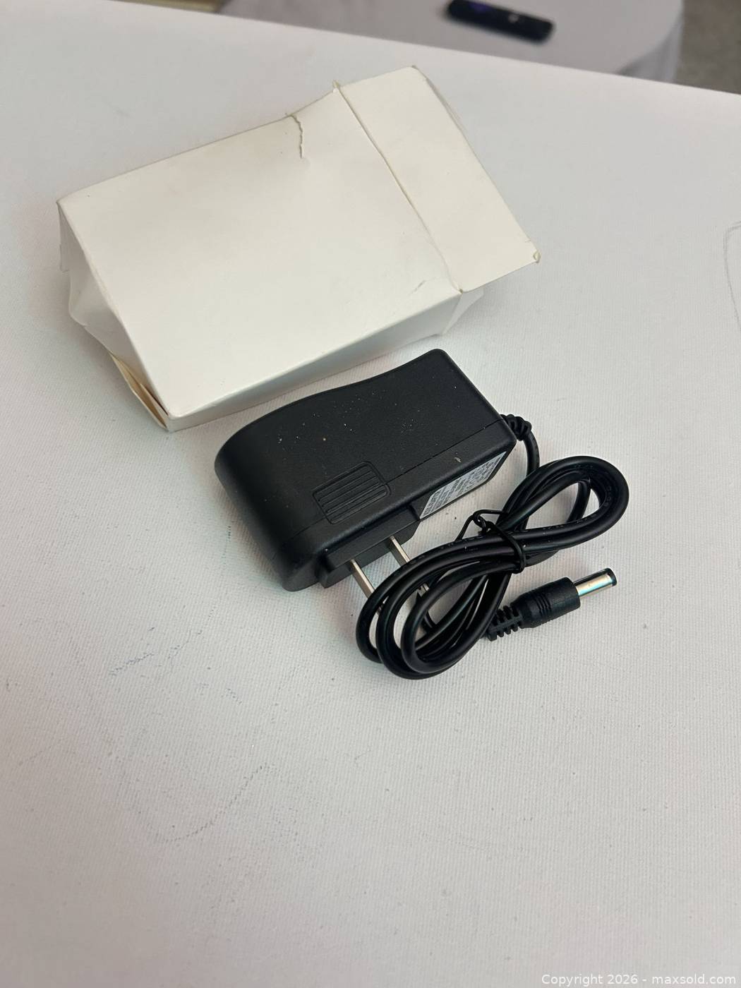 AC/DC Power Adapter 3V 1A Barrel Plug | Maxsold