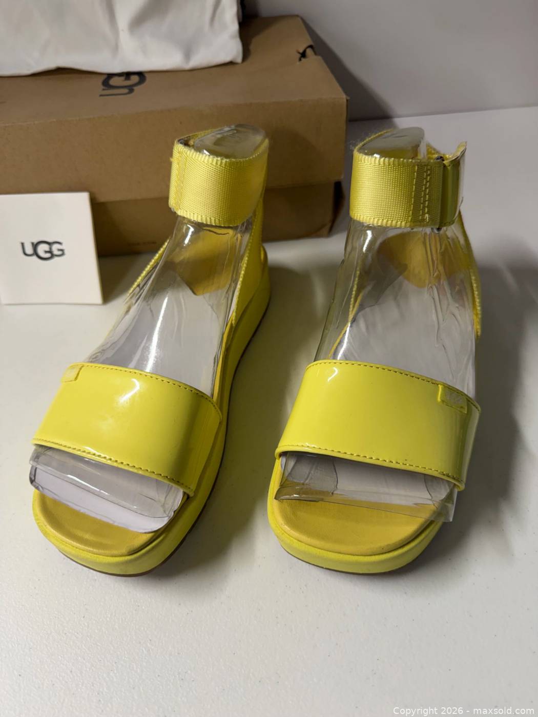 UGG Lenox Women's Sandals Size 7 | Maxsold