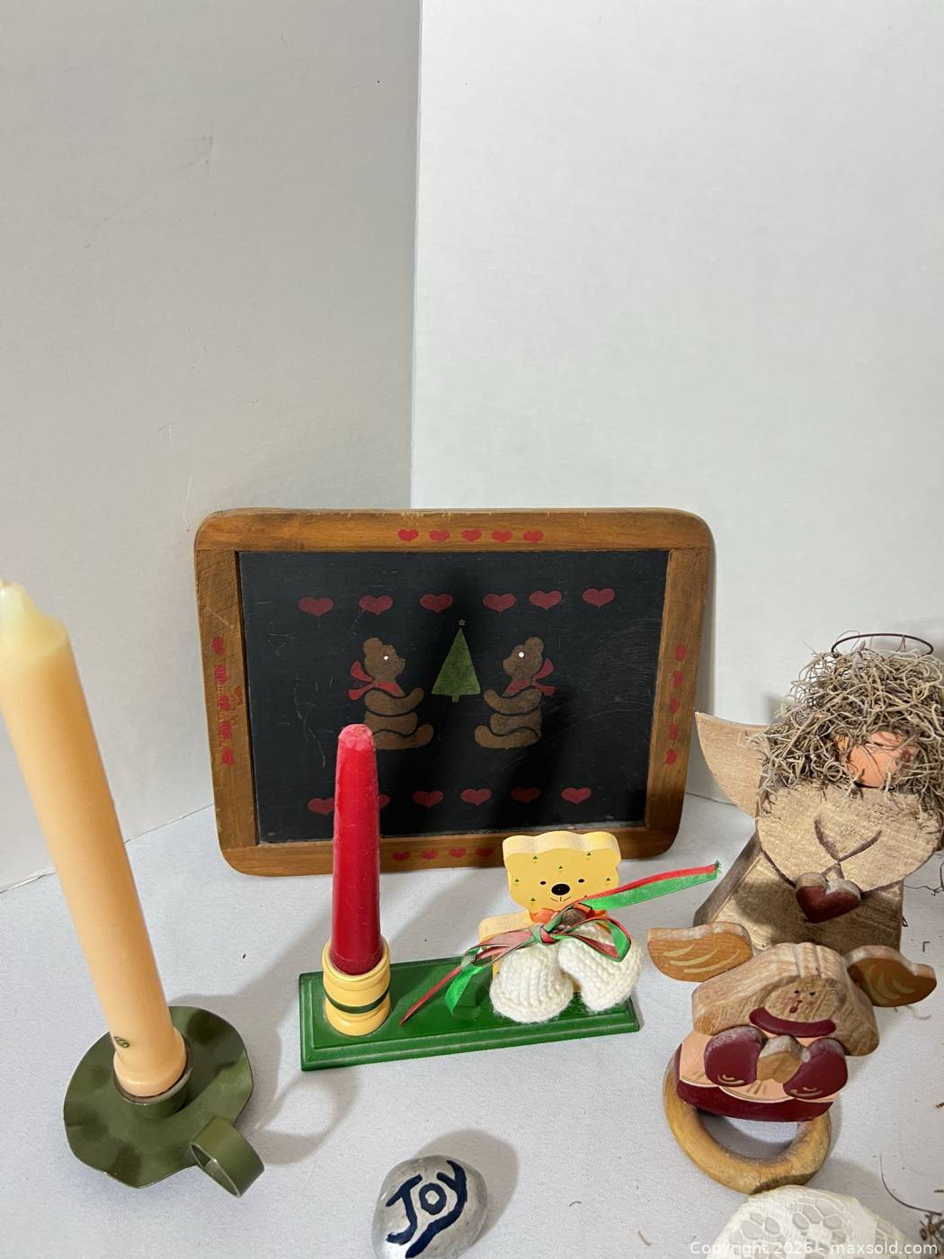 Assorted Christmas decorations | Maxsold