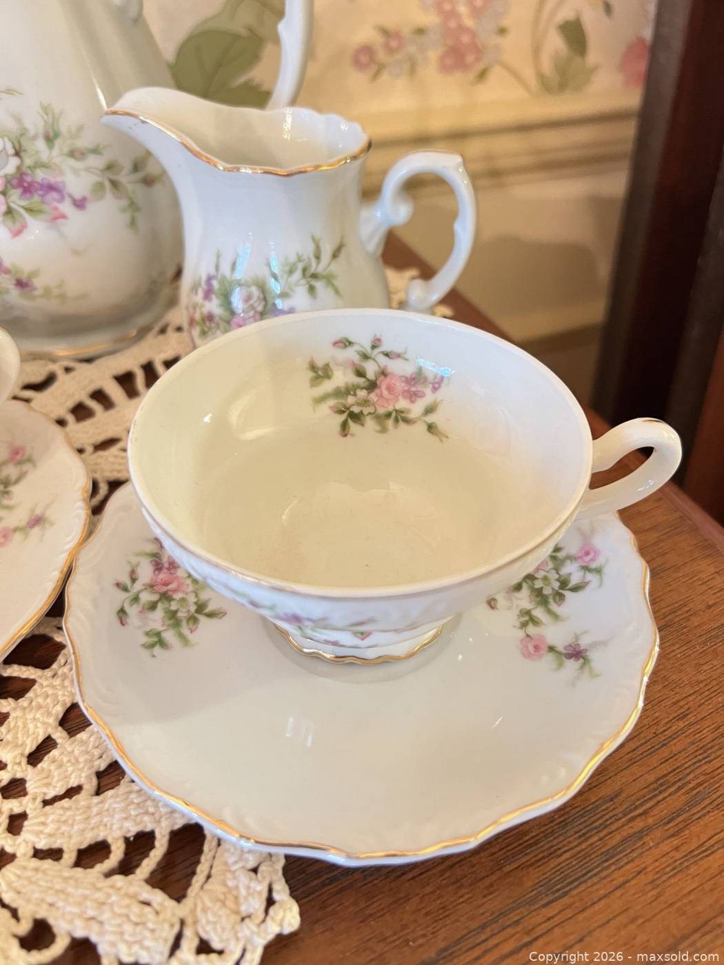China tea set 19-piece pink rose pattern | Maxsold