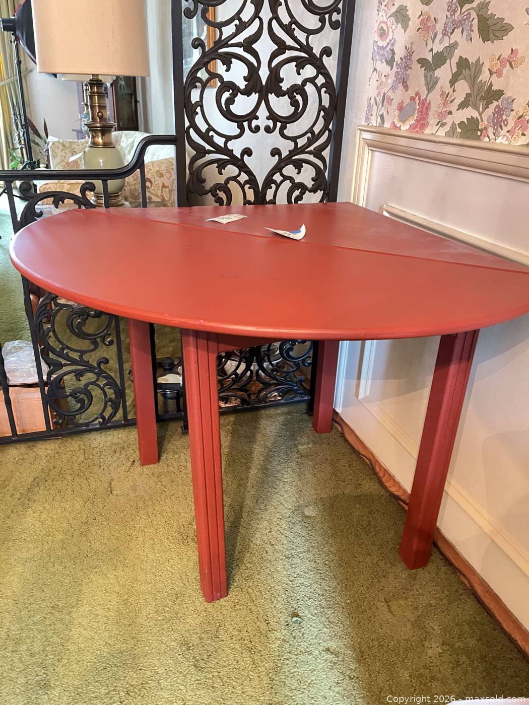 Painted wood drop-leaf round table | Maxsold