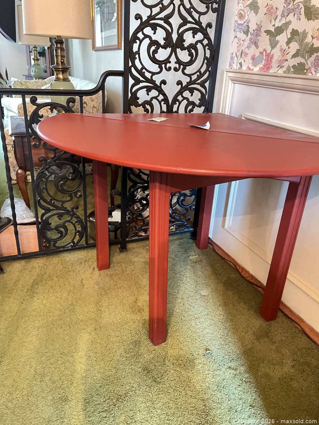 Painted wood drop-leaf round table | Maxsold