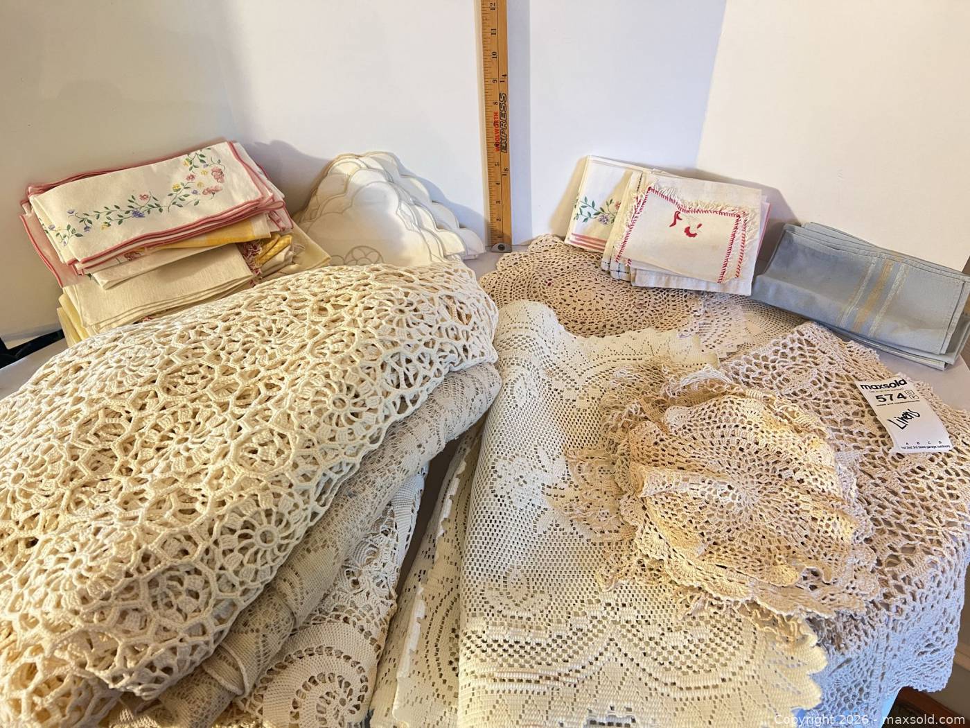 Vintage crochet lace tablecloths, doilies & napkins | Maxsold